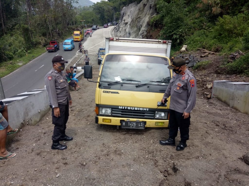 Jalur Penyelamat di Bayeman Selamatkan Sopir dan Truk Jalur Penyelamat di Bayeman Selamatkan Sopir dan Truk