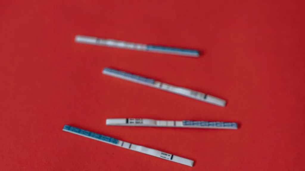 6 Cara Menggunakan Tespek yang Benar, Lebih Akurat dan Hasilnya Cepat ...